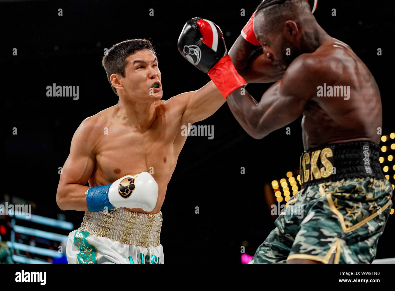 Dazn boxeo hi-res stock photography and images - Alamy