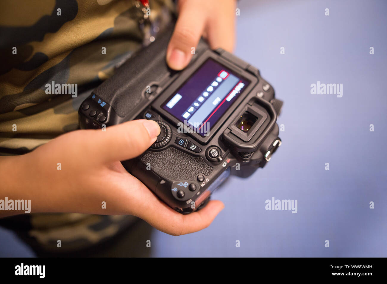 Focus screen canon camera settings hi-res stock photography and images ...