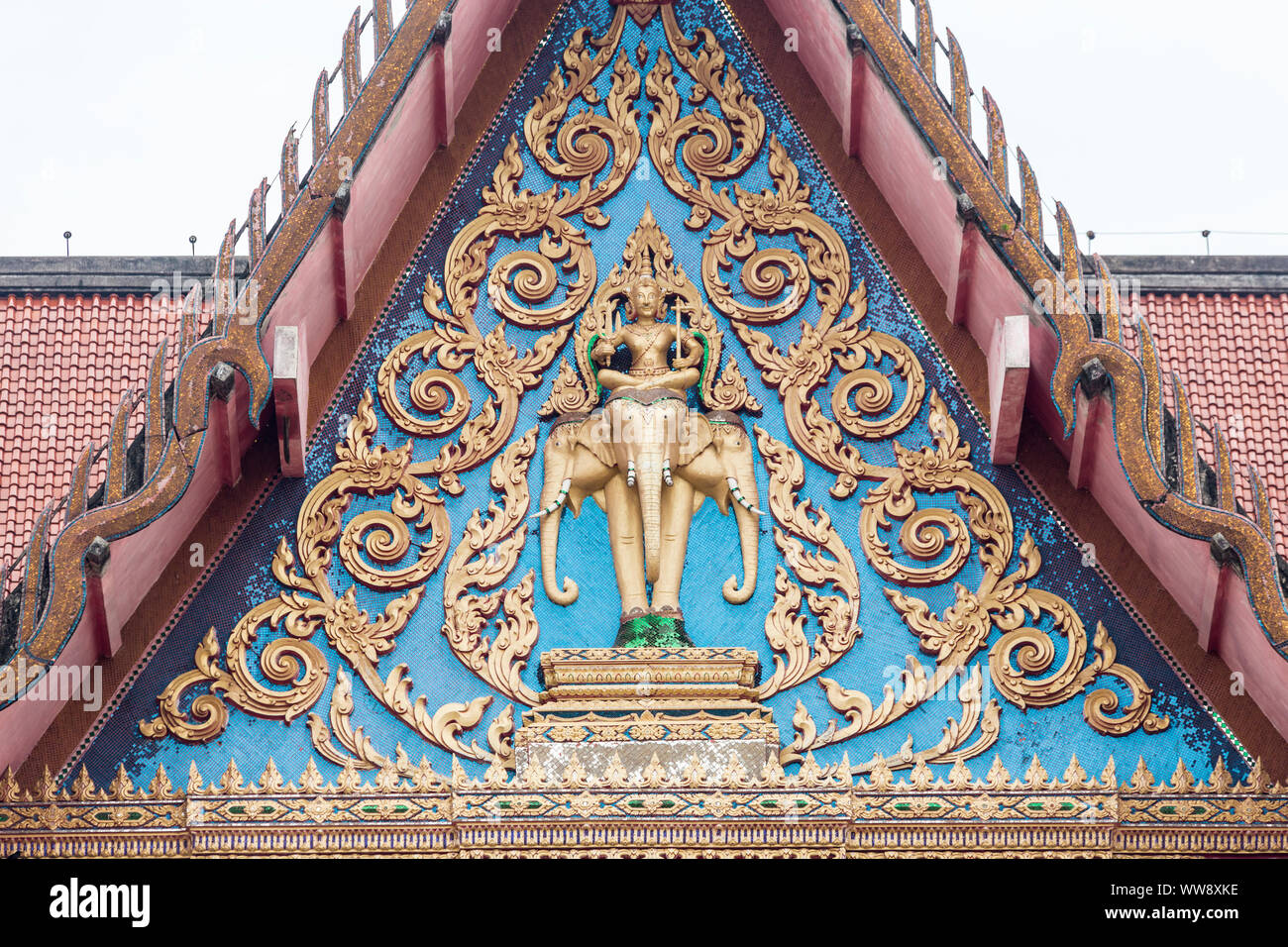 Thai temple art and architecture. Although there are many differences ...