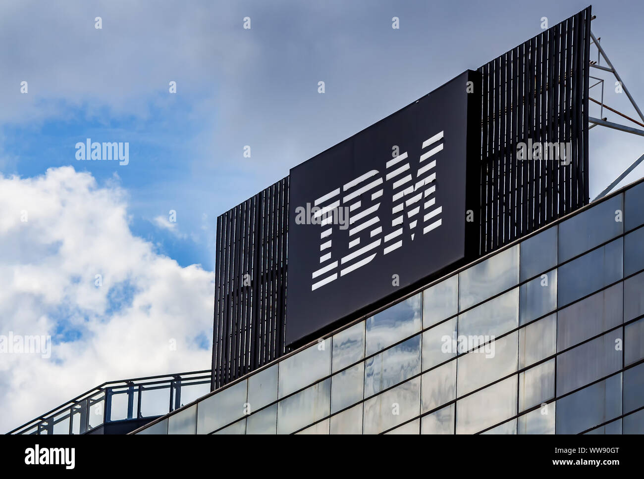 Ibm logo hi-res stock photography and images - Alamy