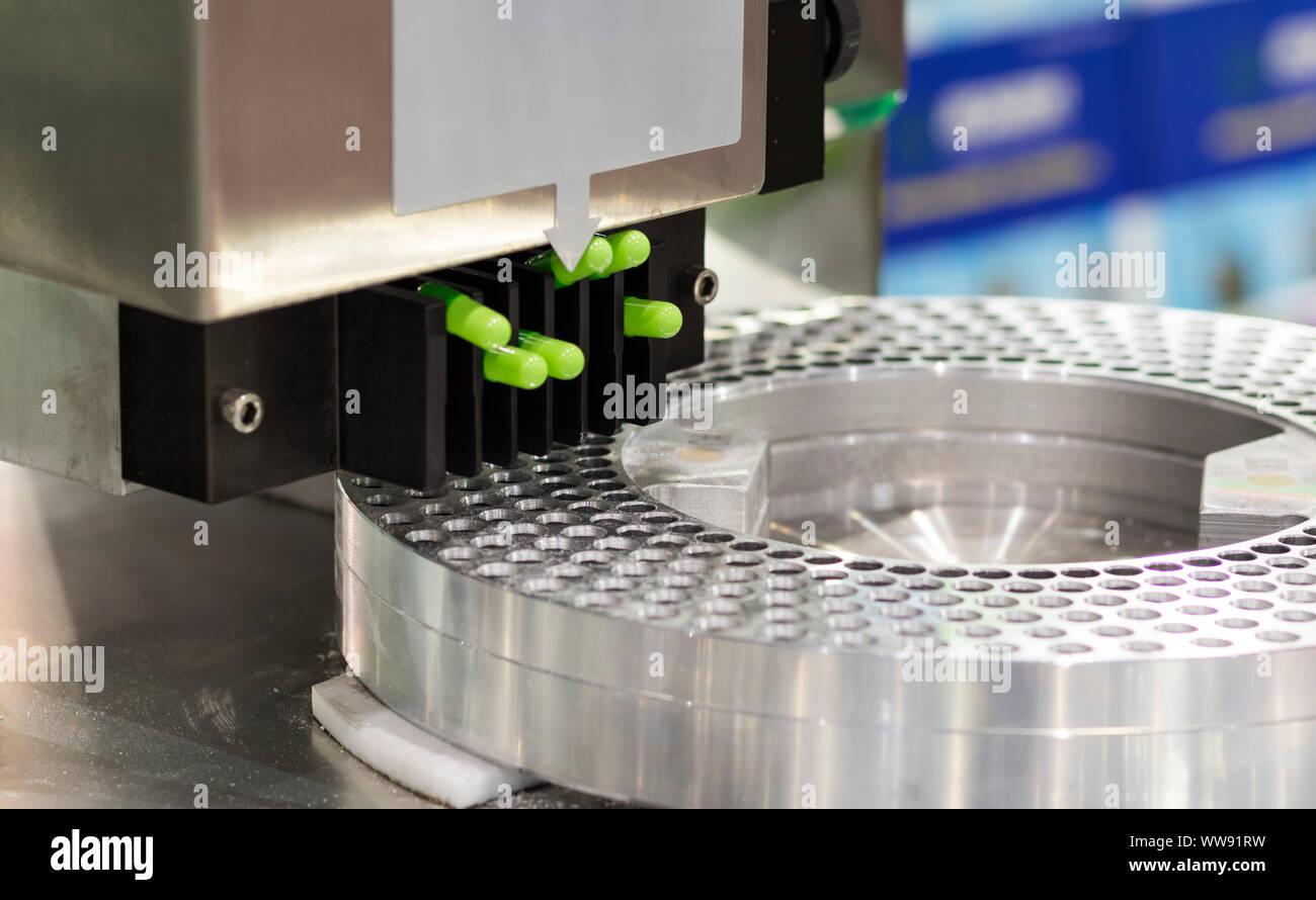medicine capsules packing machine ; process Stock Photo - Alamy