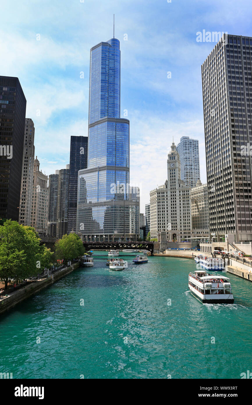 Chicago river walk hi-res stock photography and images - Alamy