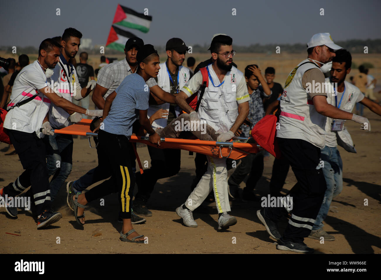 Wounded medic hi-res stock photography and images - Alamy