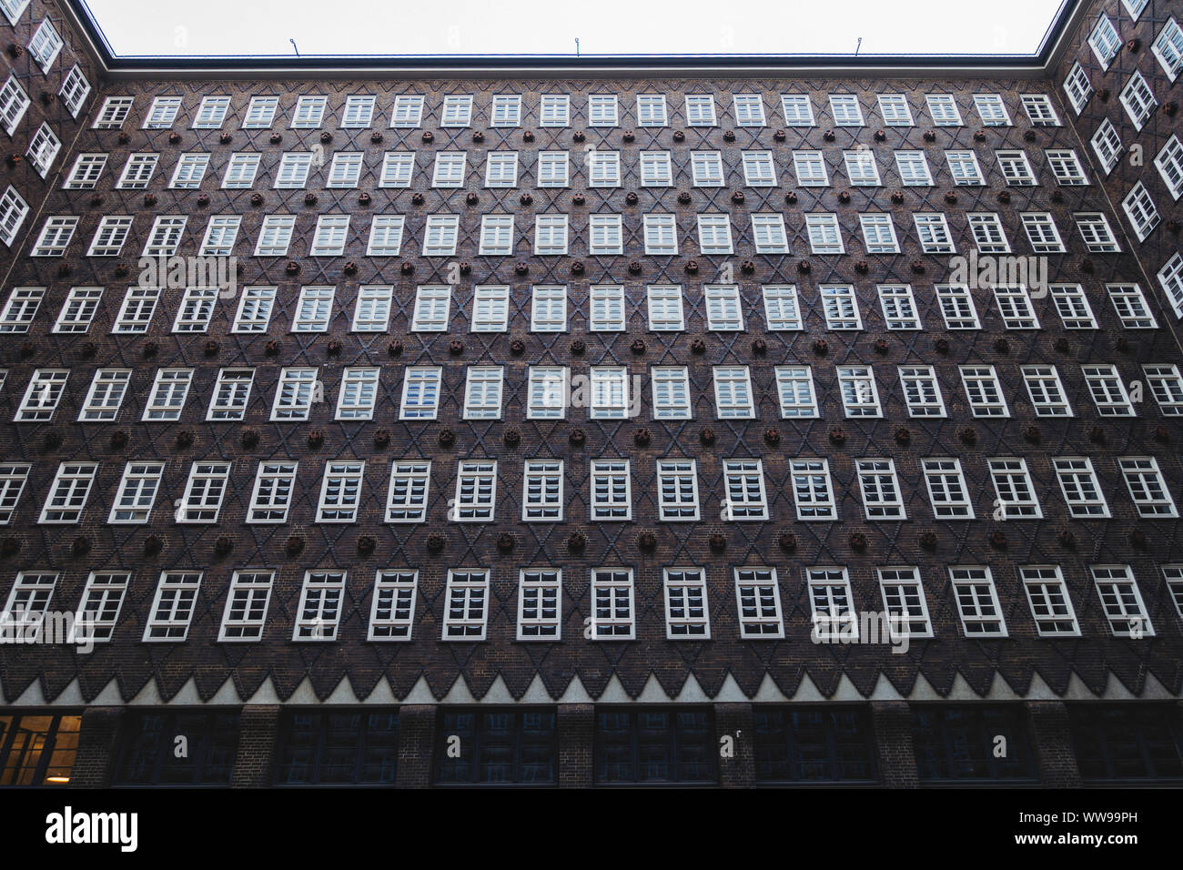 Windows rows hi-res stock photography and images - Alamy