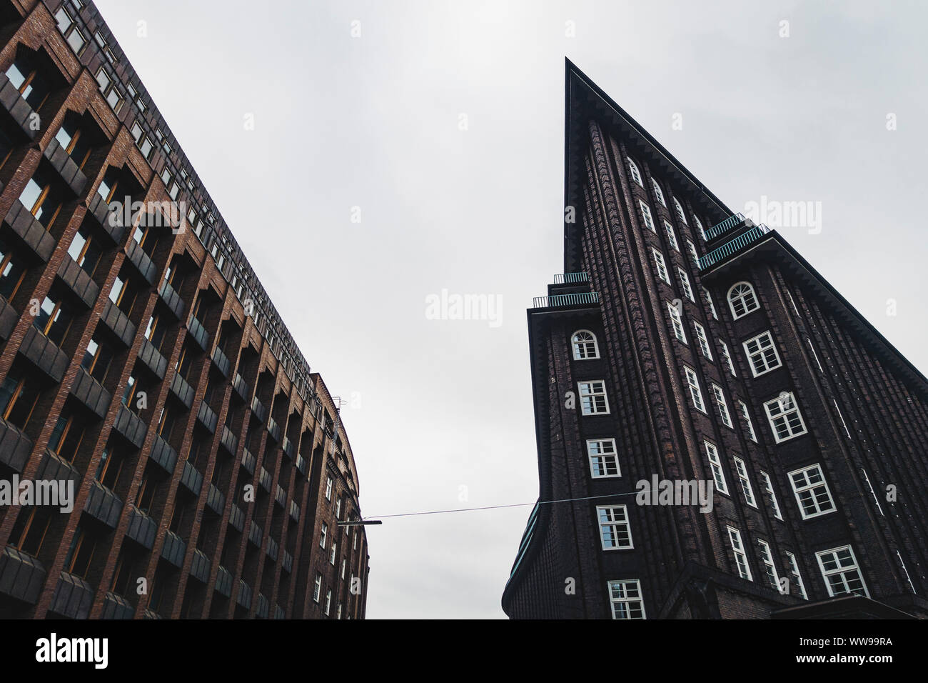 The iconic sweeping black Brick Expressionist design of Chilehaus ...