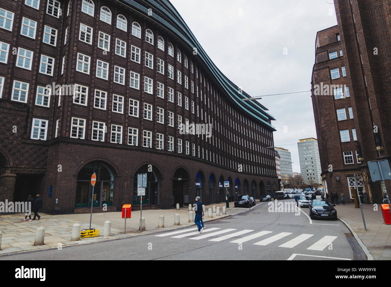 The iconic sweeping black Brick Expressionist design of Chilehaus ...