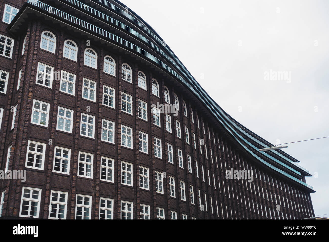 The iconic sweeping black Brick Expressionist design of Chilehaus ...