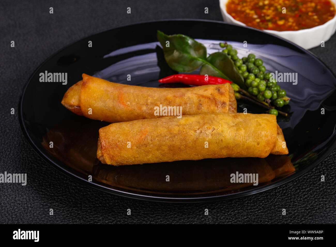 Deep fried spring roll with prawn and cabbage Stock Photo - Alamy