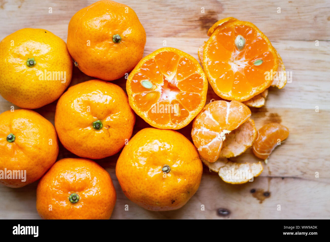Top view close up to fresh clementine oranges Stock Photo - Alamy