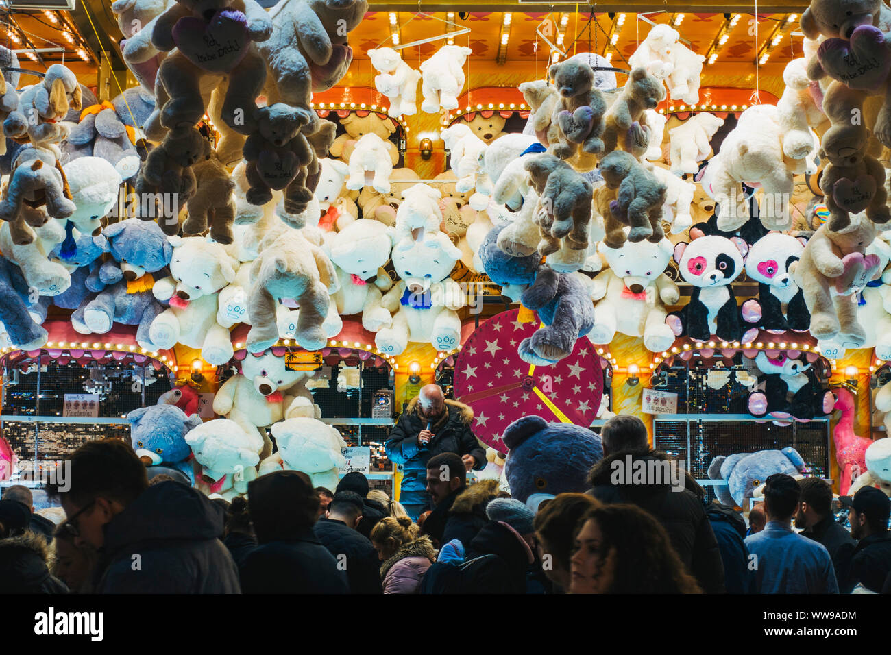 Fairground prize hi-res stock photography and images - Alamy