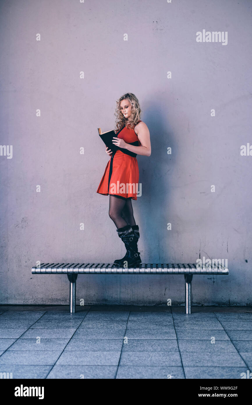Open standing book hi-res stock photography and images - Alamy