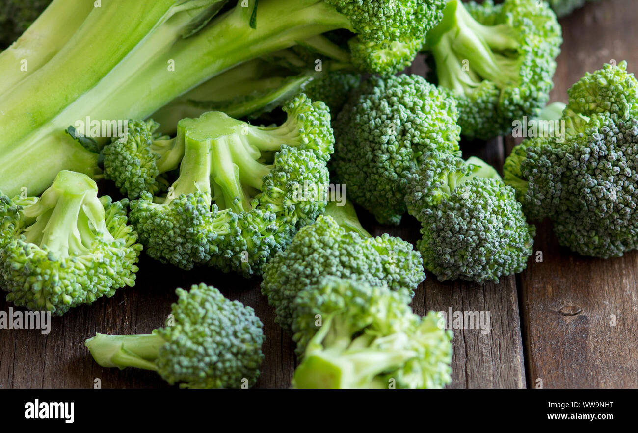 Fresh broccoli on old wooden table close up Stock Photo - Alamy