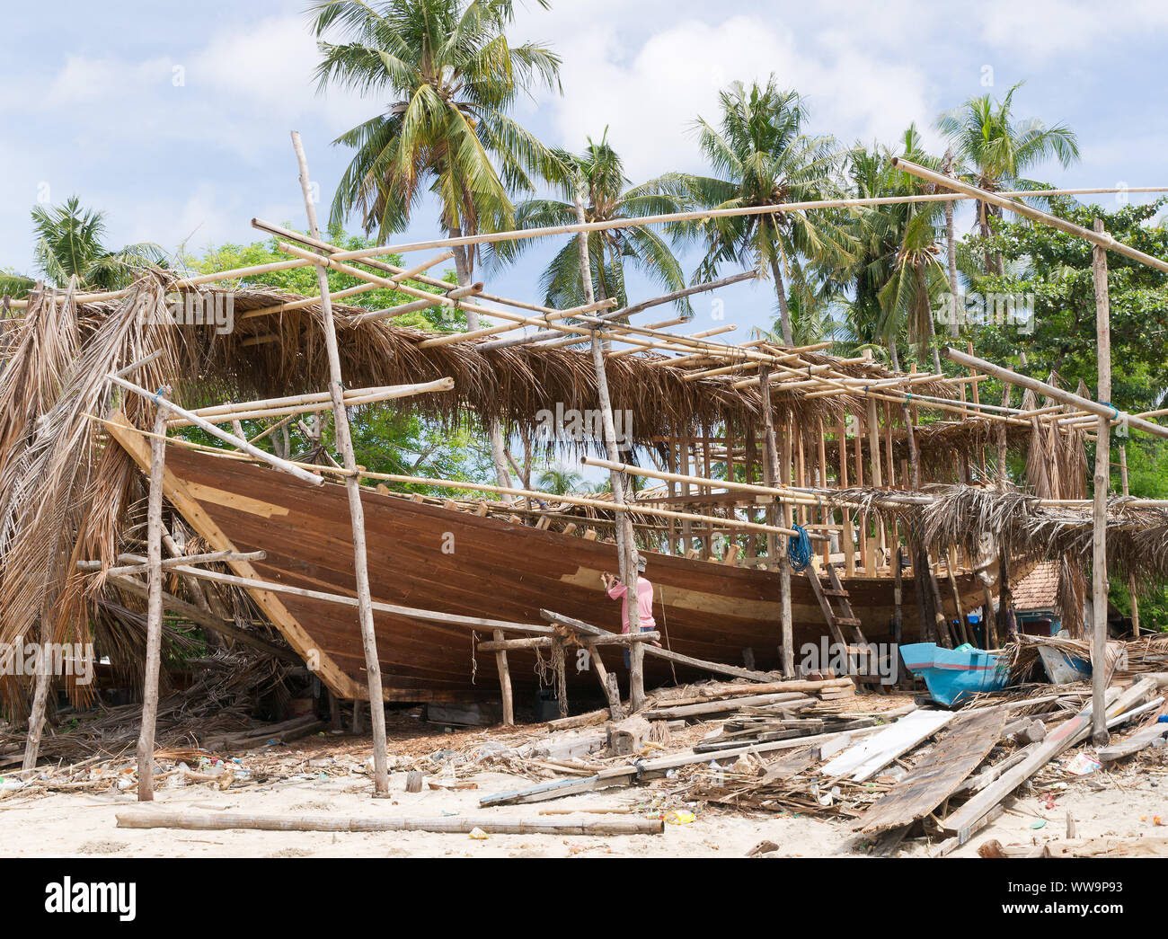 Traditional wooden boat being built at Bira, in South SUlawesi Stock ...