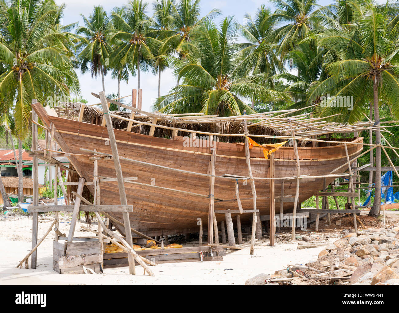 Traditional wooden boat being built at Bira, in South SUlawesi Stock ...