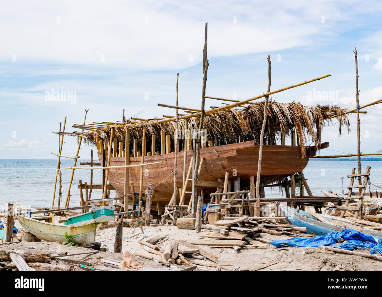 Traditional wooden boat being built at Bira, in South SUlawesi Stock ...
