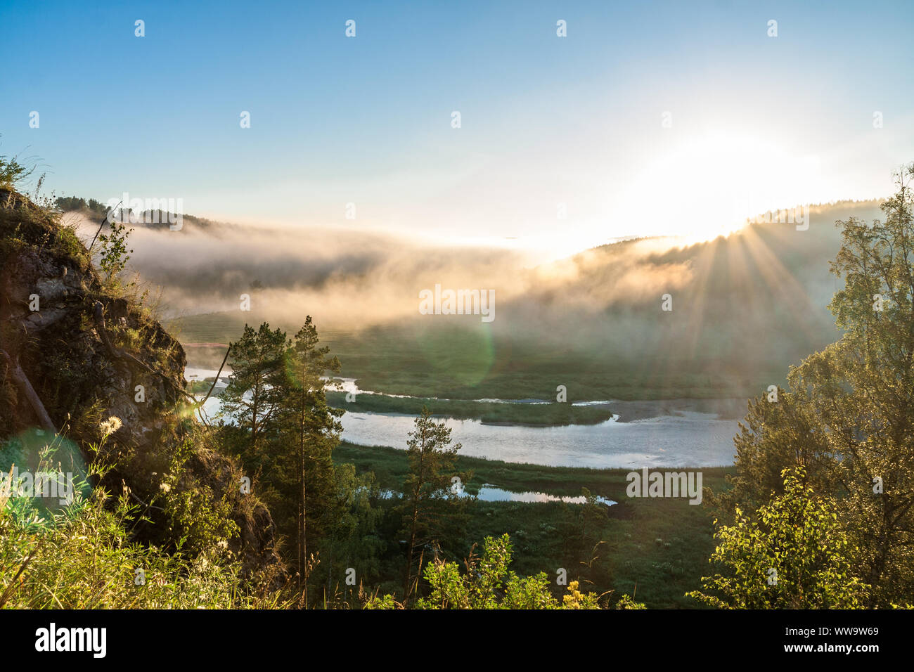 Direct sun rays hi-res stock photography and images - Alamy