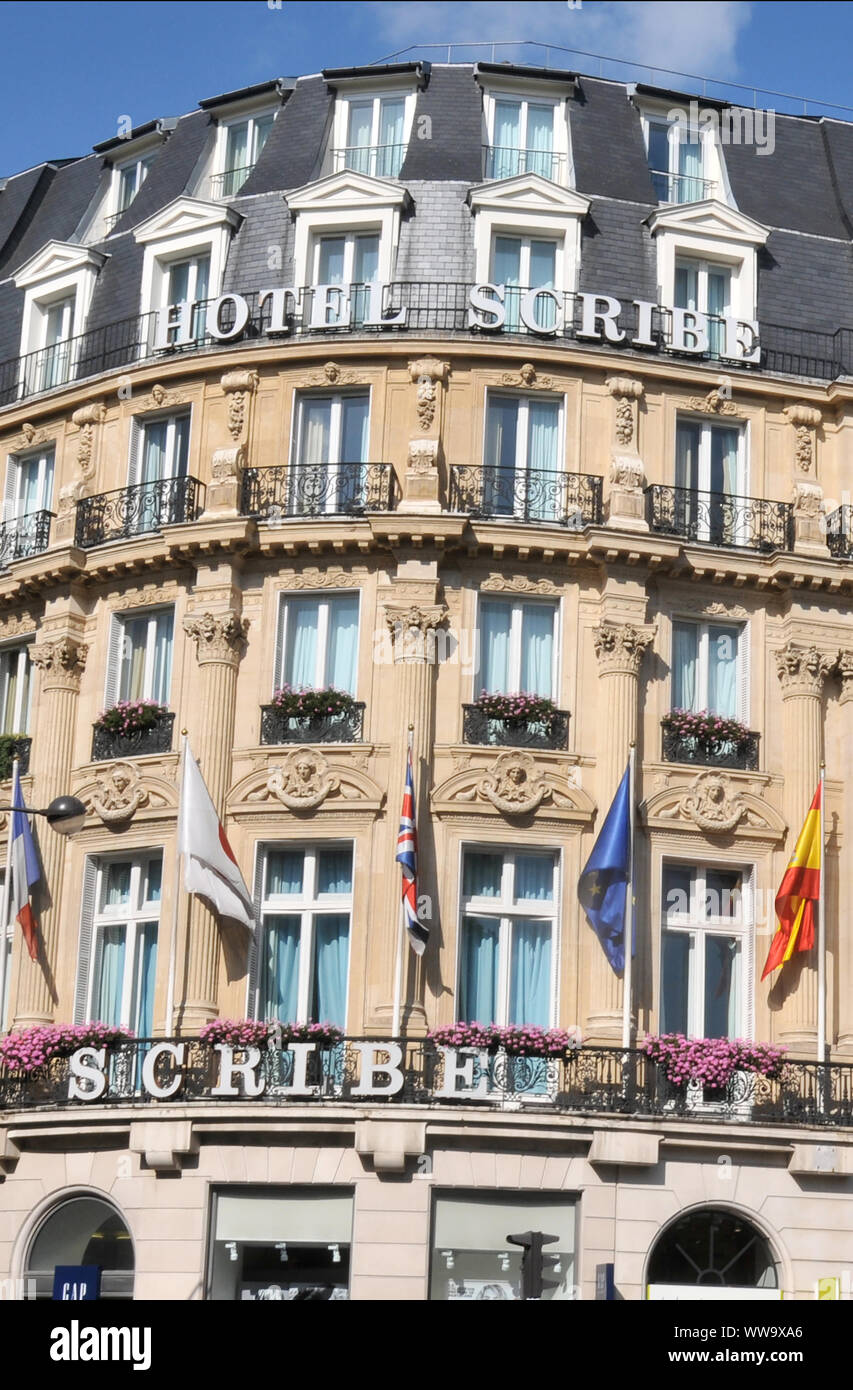 Paris hotel corner hi-res stock photography and images - Alamy