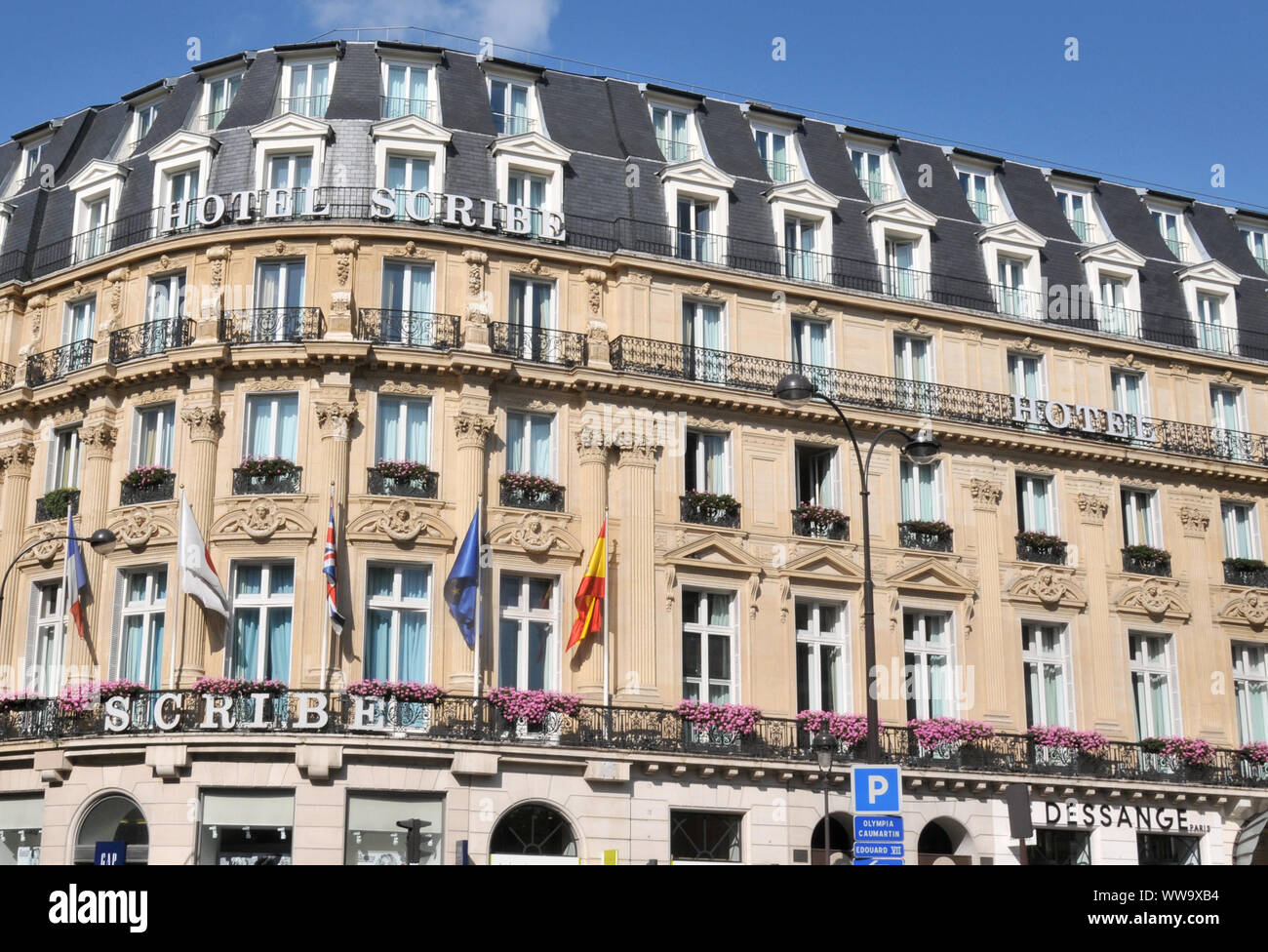 Paris hotel corner hi-res stock photography and images - Alamy