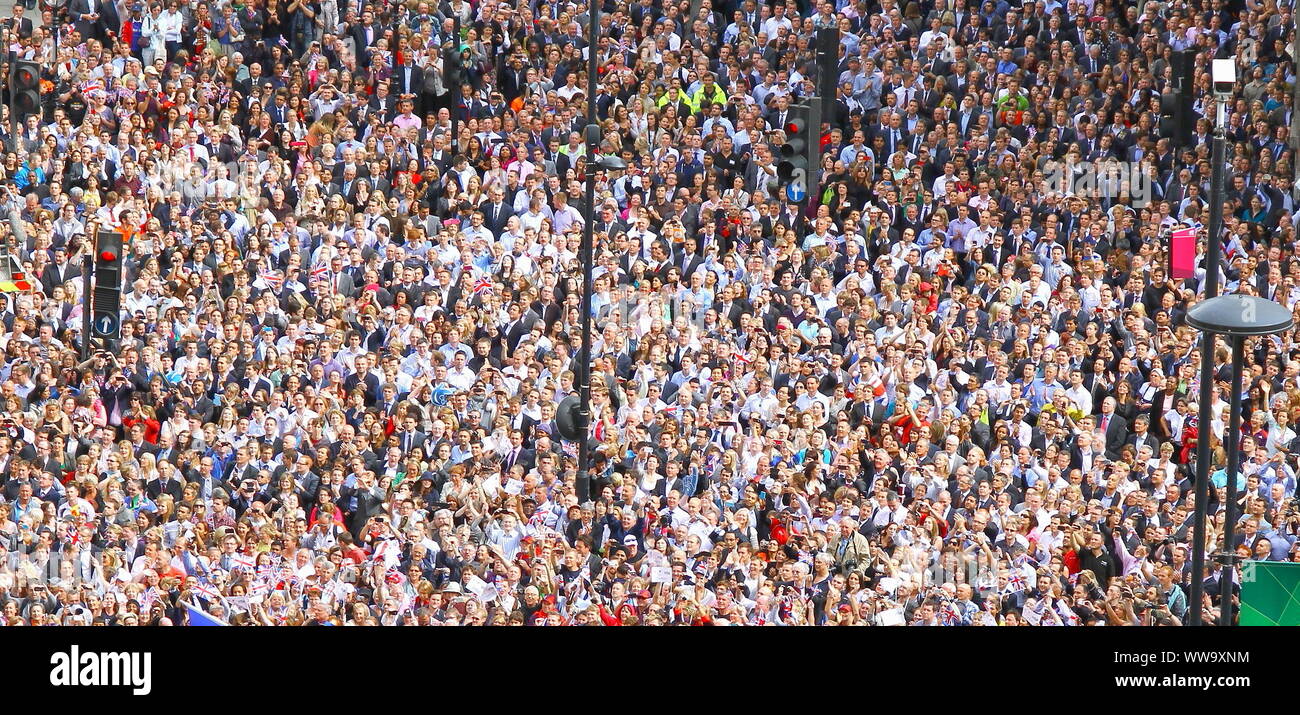 Large crowd of people ariel hi-res stock photography and images - Alamy