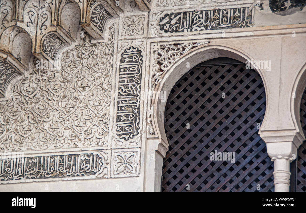 Stucco wall with islamic decorations detail in Courtyard of Palacios ...