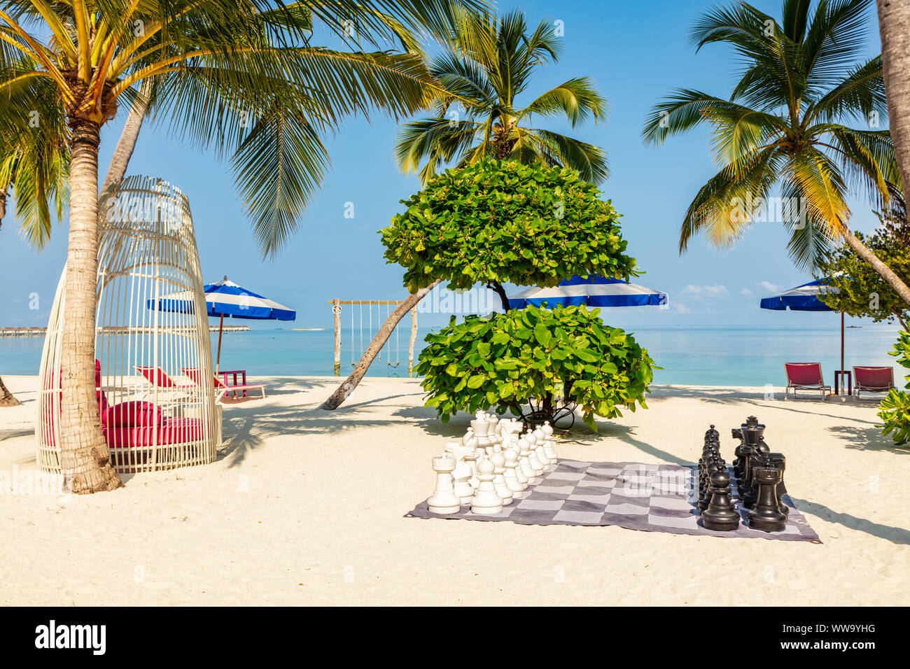 Chess on beach hi-res stock photography and images - Alamy
