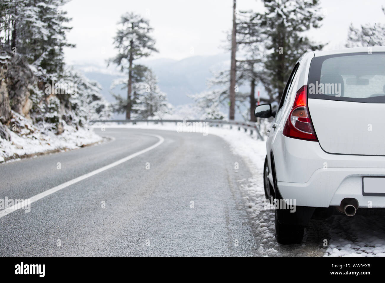 White snow car hi-res stock photography and images - Alamy