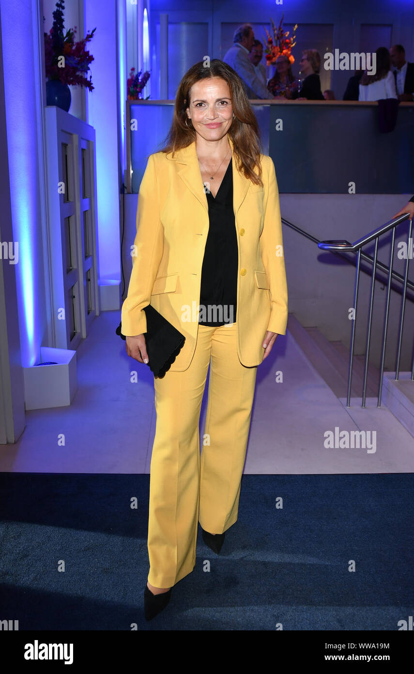 Rebecca immanuel hi-res stock photography and images - Alamy