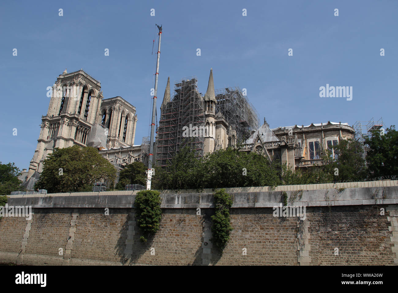 Notre Dame side view Stock Photo - Alamy