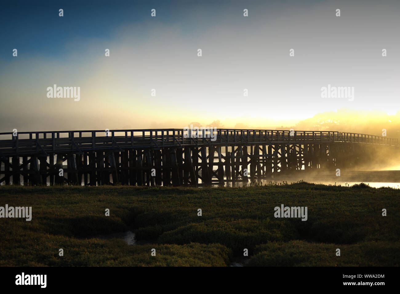 Low bridges hi-res stock photography and images - Alamy