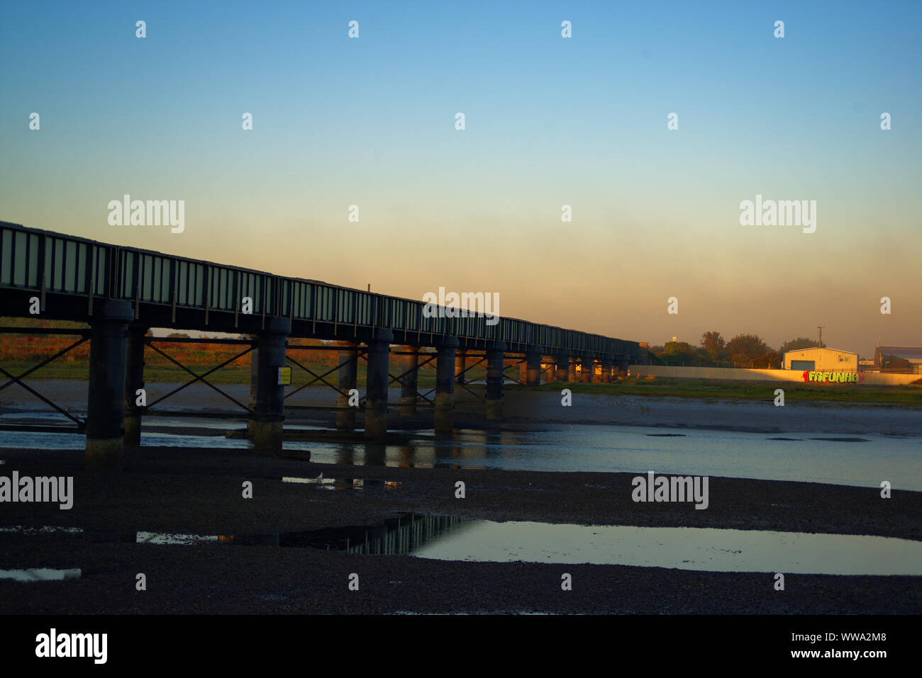 Low bridges hi-res stock photography and images - Alamy