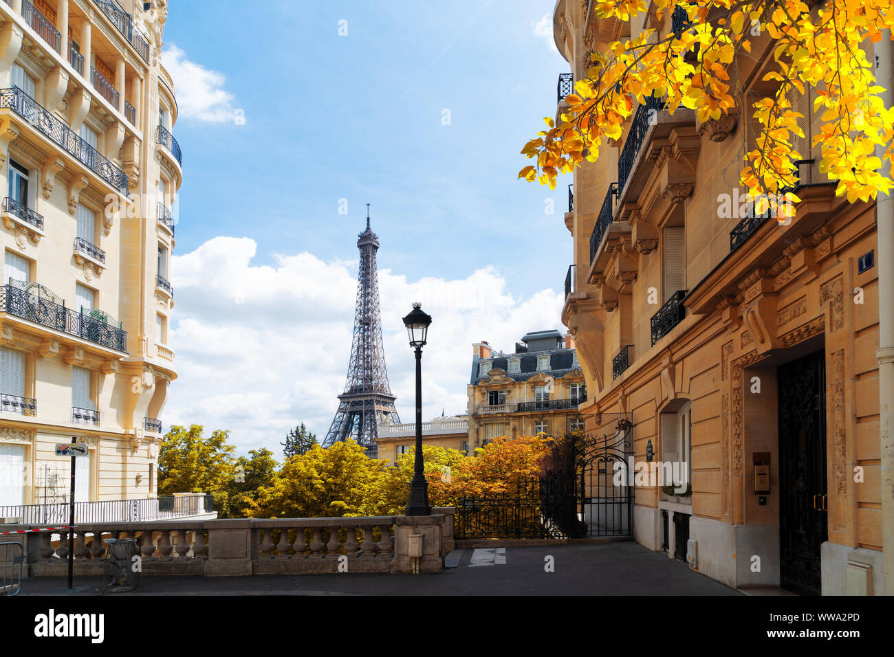 famous Eiffel Tower landmark and Paris summer street, Paris citscape ...