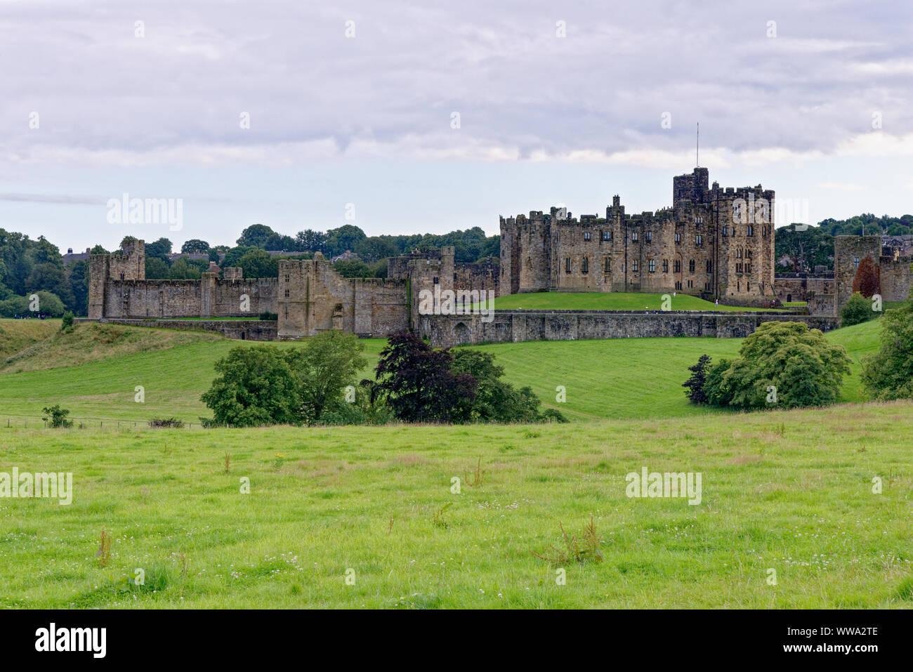 Hogwarts castle wall hi-res stock photography and images - Alamy