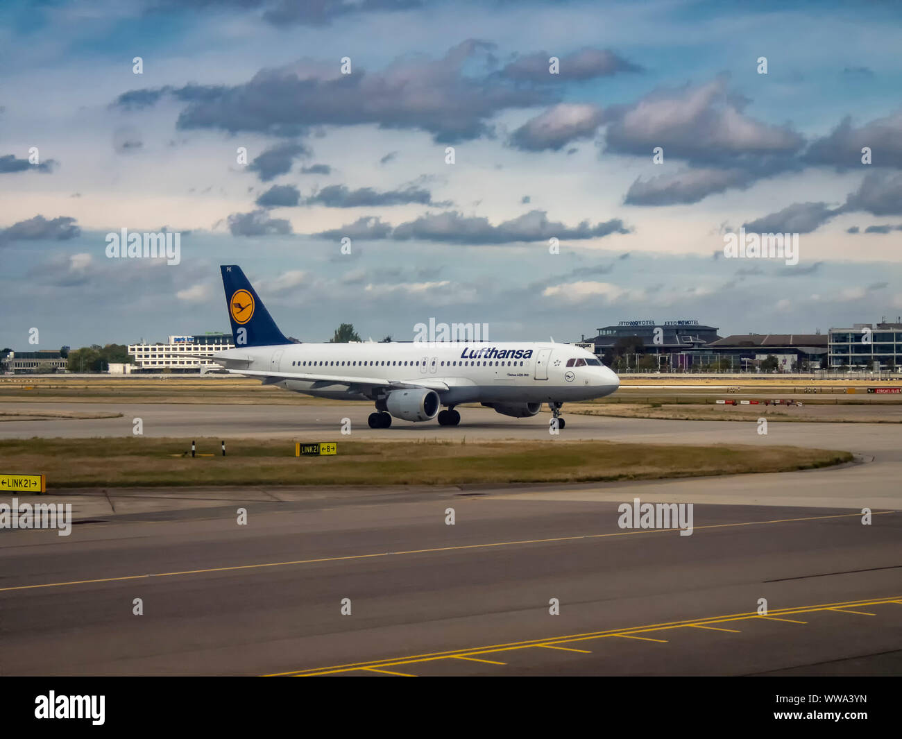 A Lufthansa aircraft at London Heathrow airport Stock Photo - Alamy