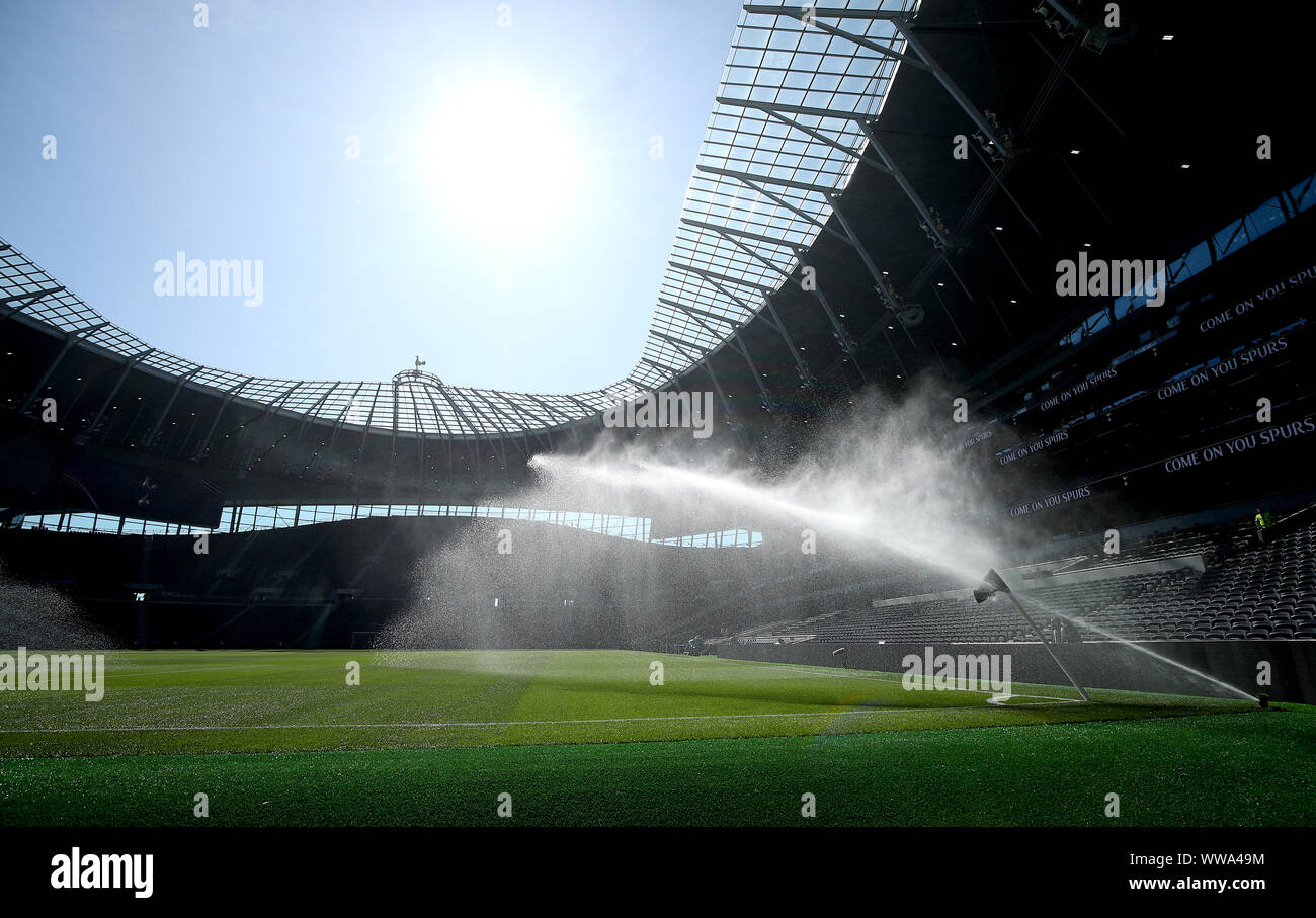 Stadium sprinkler hi-res stock photography and images - Alamy