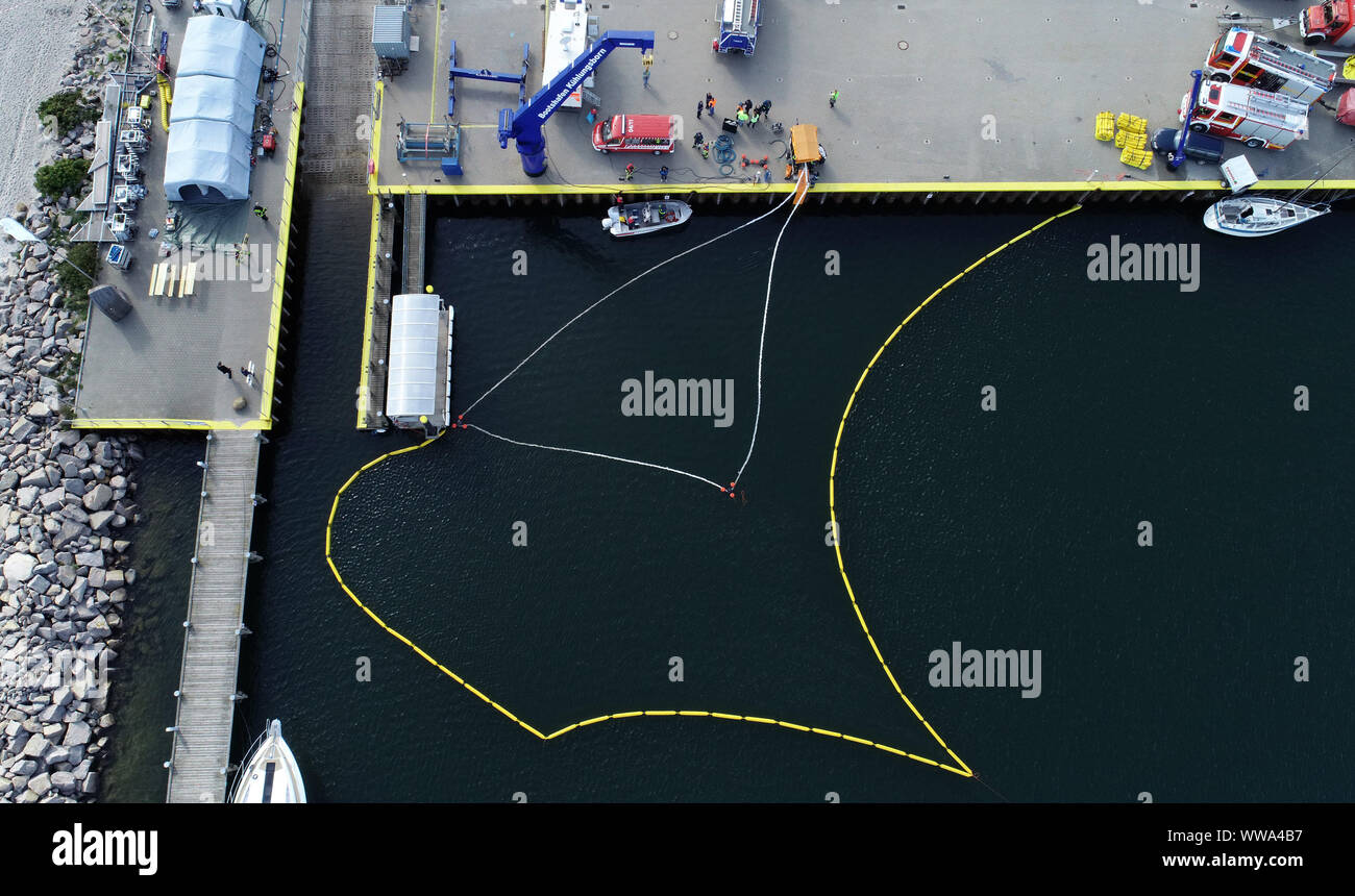 Decontamination line hi-res stock photography and images - Alamy