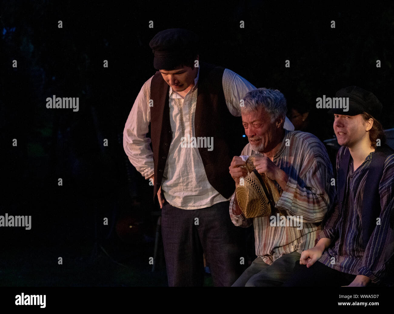 Lawrie Hammond playing Snout in A Midsummer Night's Dream Stock Photo ...