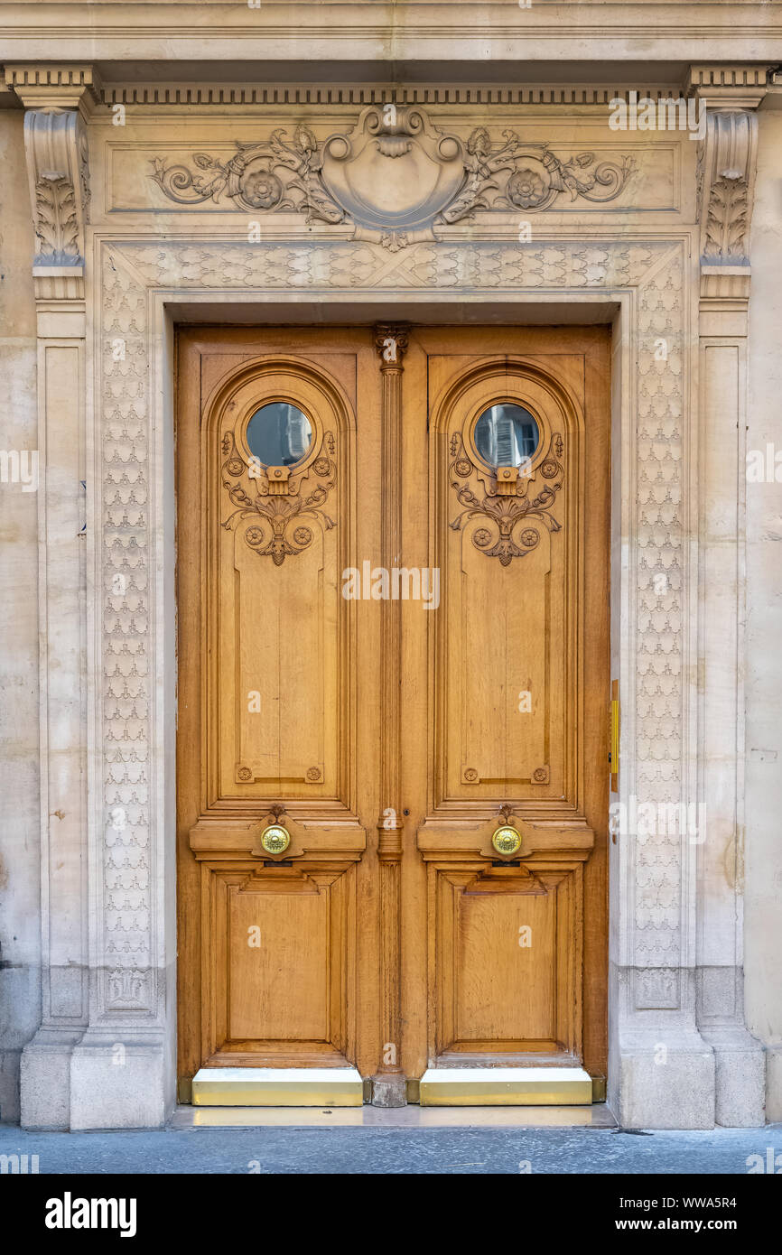 Paris, beautiful wooden door, typical window in the Marais Stock Photo ...