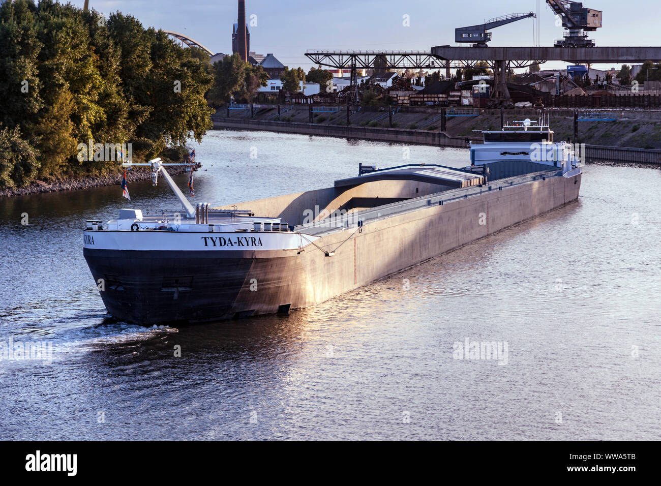 Port basin hi-res stock photography and images - Alamy