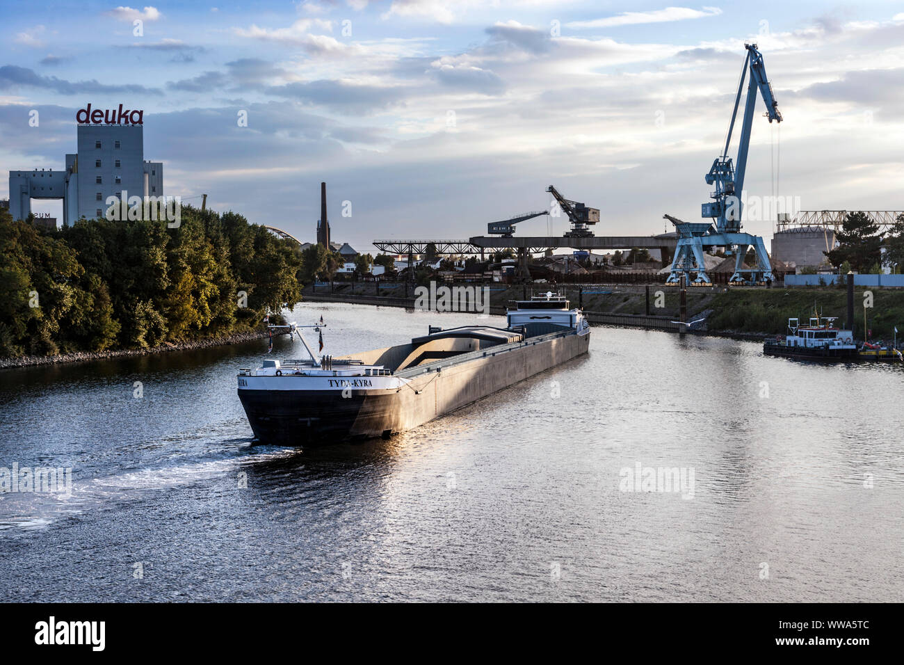 Port basin hi-res stock photography and images - Alamy