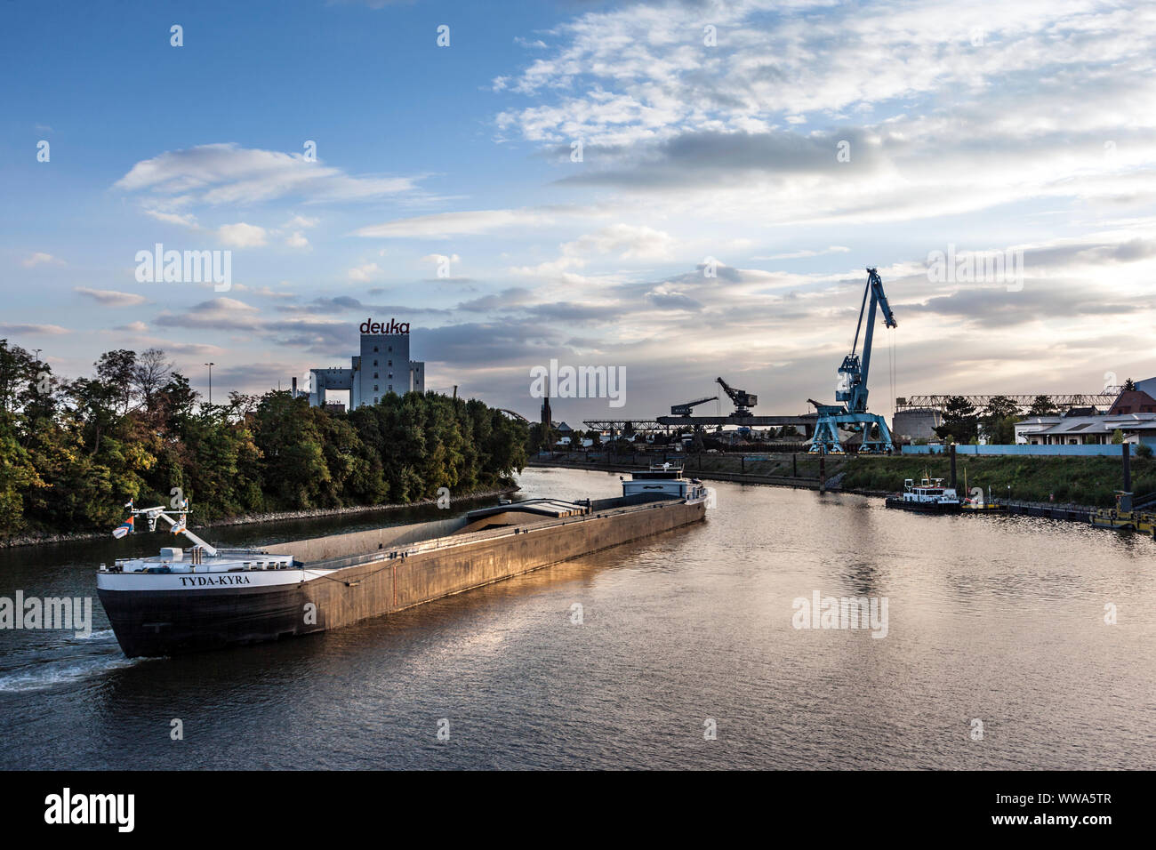 Port basin hi-res stock photography and images - Alamy