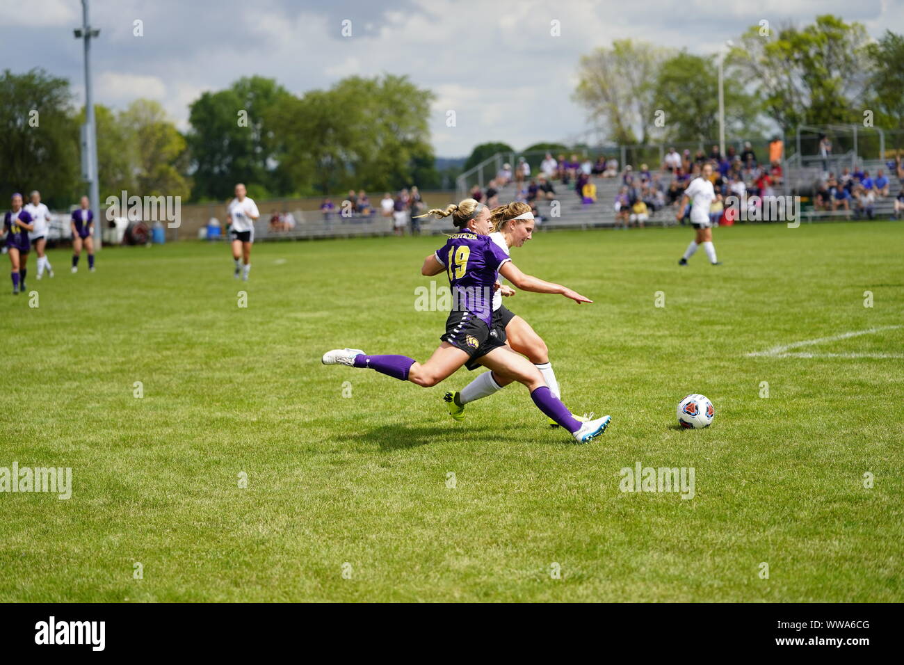 Female college football fans hi-res stock photography and images - Alamy