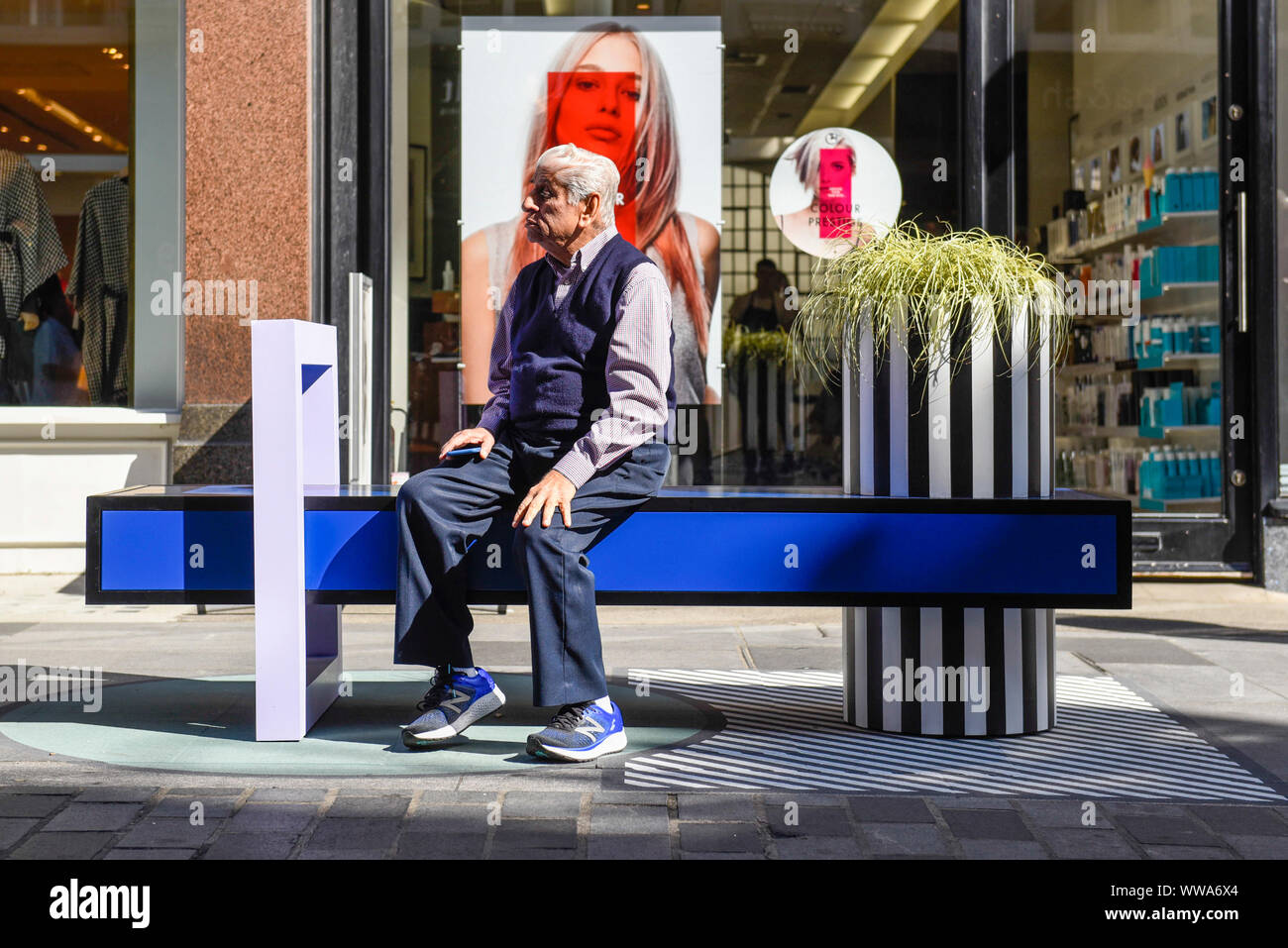 Corridor seat bench benches hi-res stock photography and images - Alamy