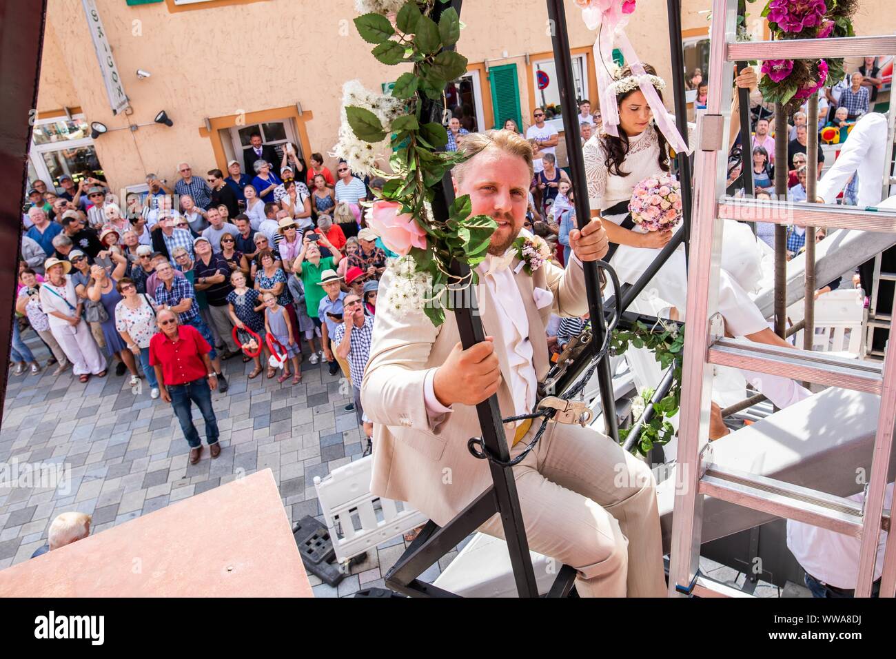 Breisach, Germany. 14th Sep, 2019. Bridegroom Sven Lier (l) and bride ...