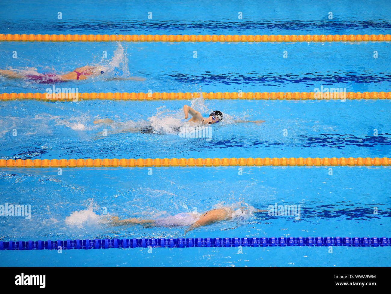 Great Britain's Toni Shaw (centre) competes in the Women's 200m ...