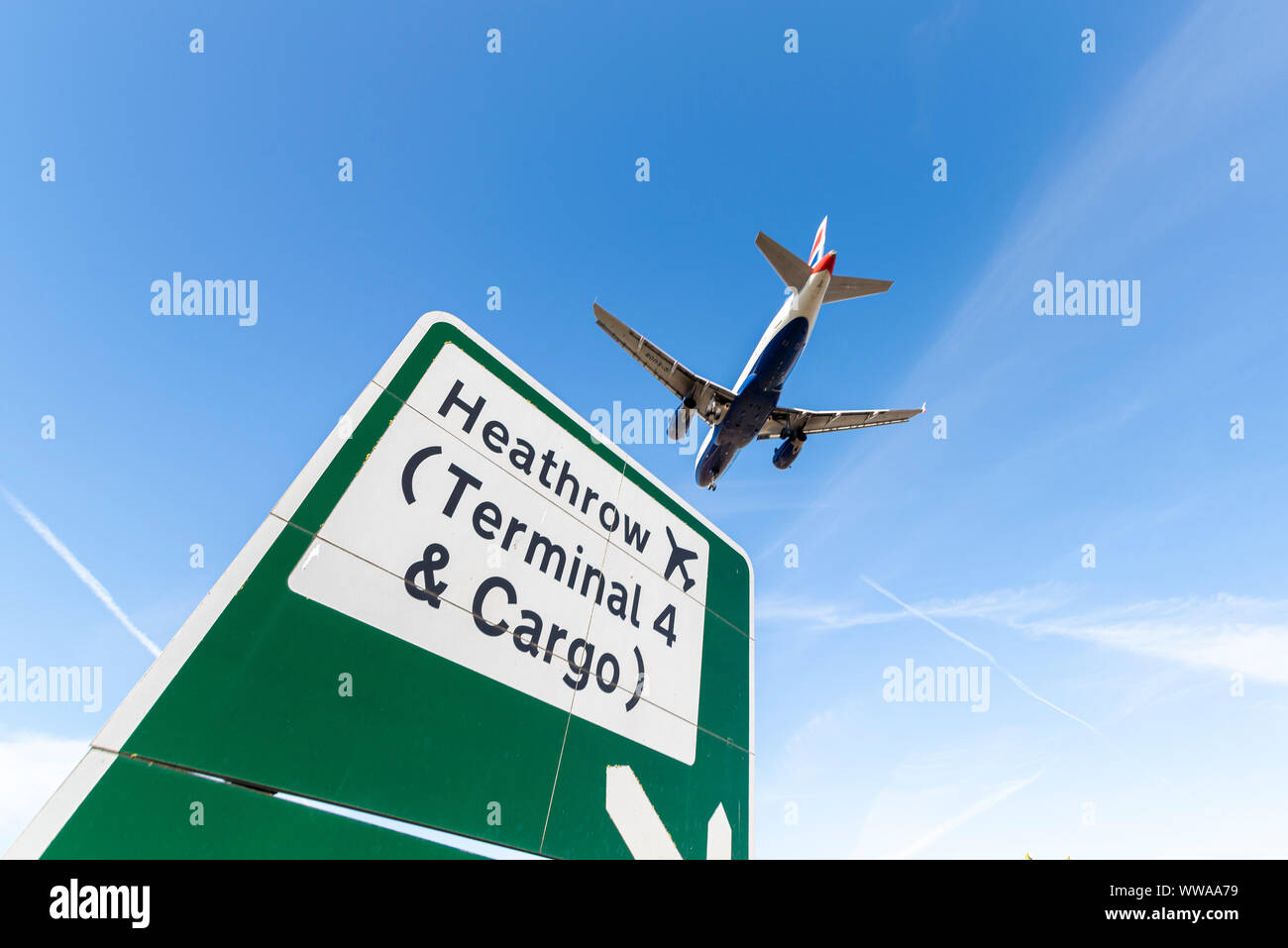 Airline cargo signage hi-res stock photography and images - Alamy