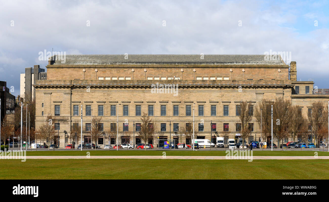 Caird hall dundee hi-res stock photography and images - Alamy