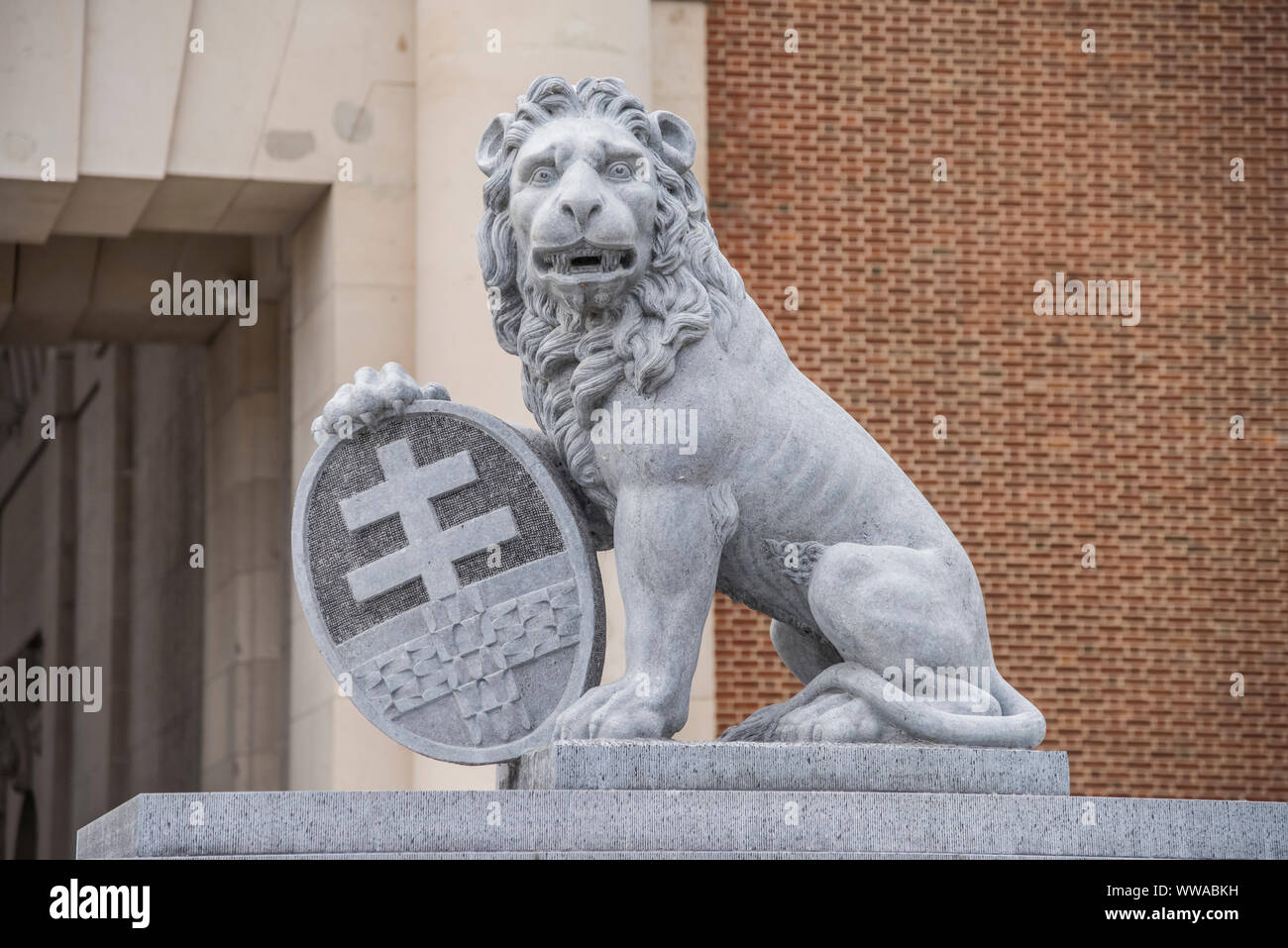 The Menin Gate Memorial Lions guard the at city of Ypres and the 34,000 ...