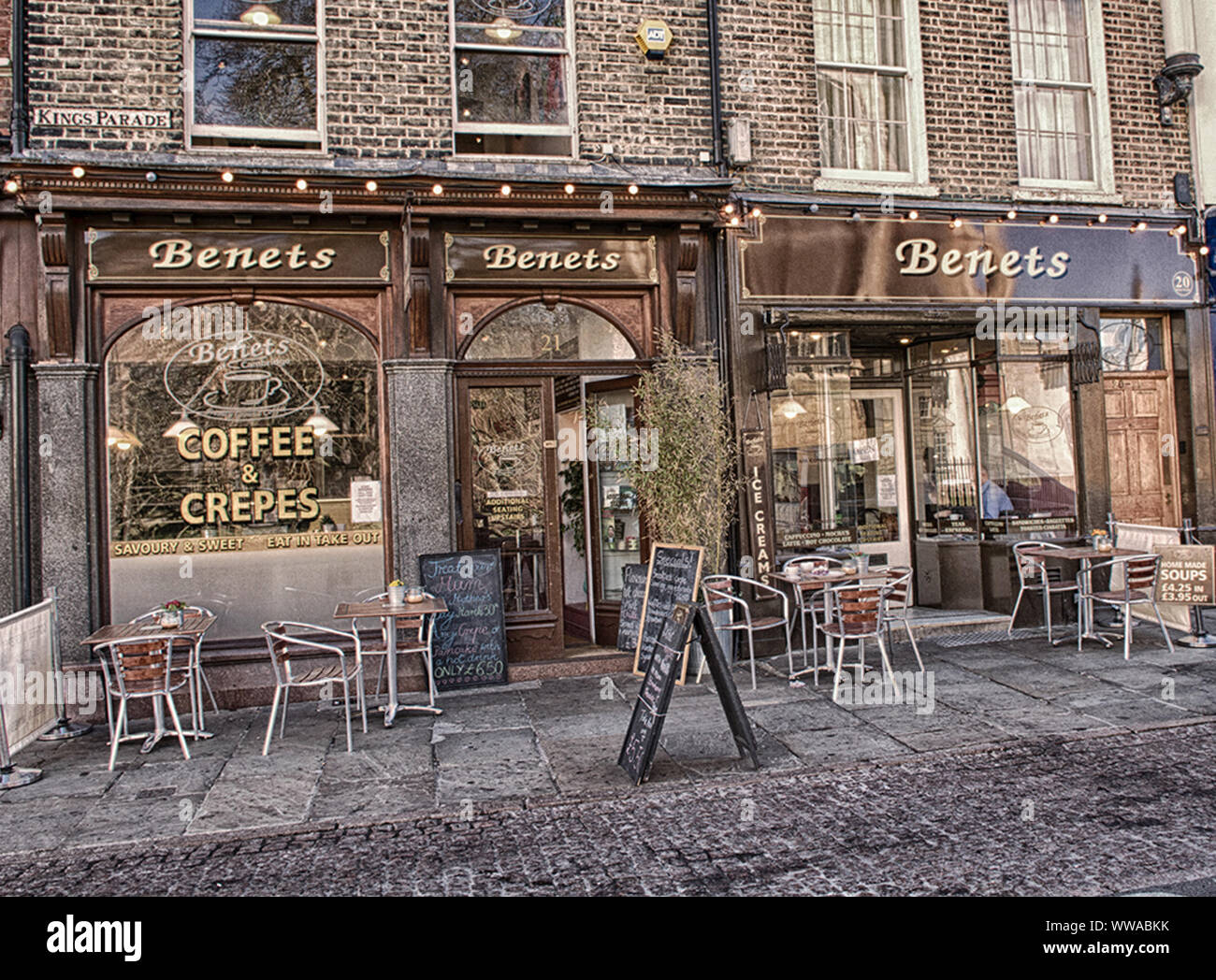 Cambridge Cafe with pavement seating Stock Photo - Alamy