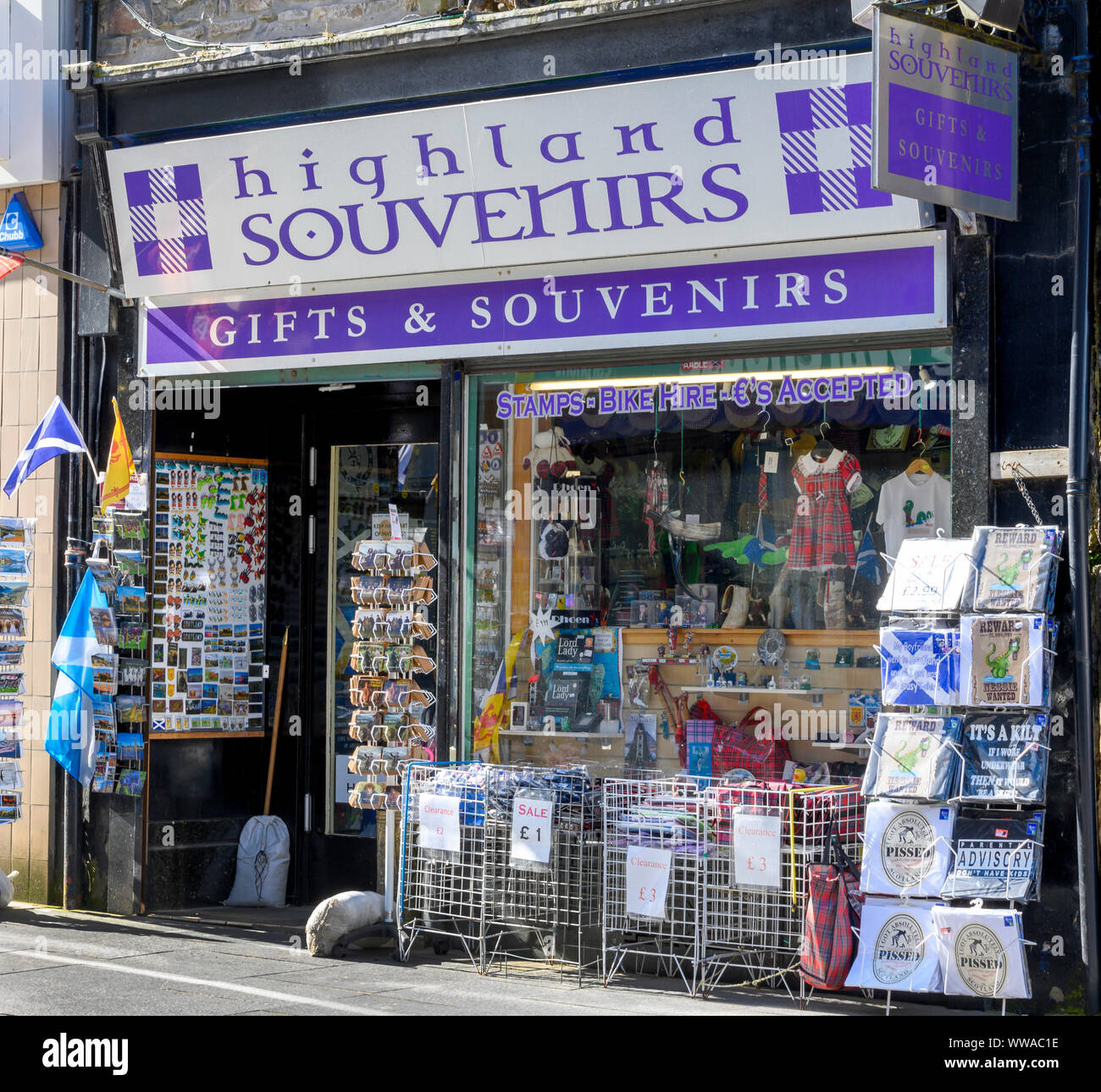 Gifts souvenir shop hi-res stock photography and images - Alamy