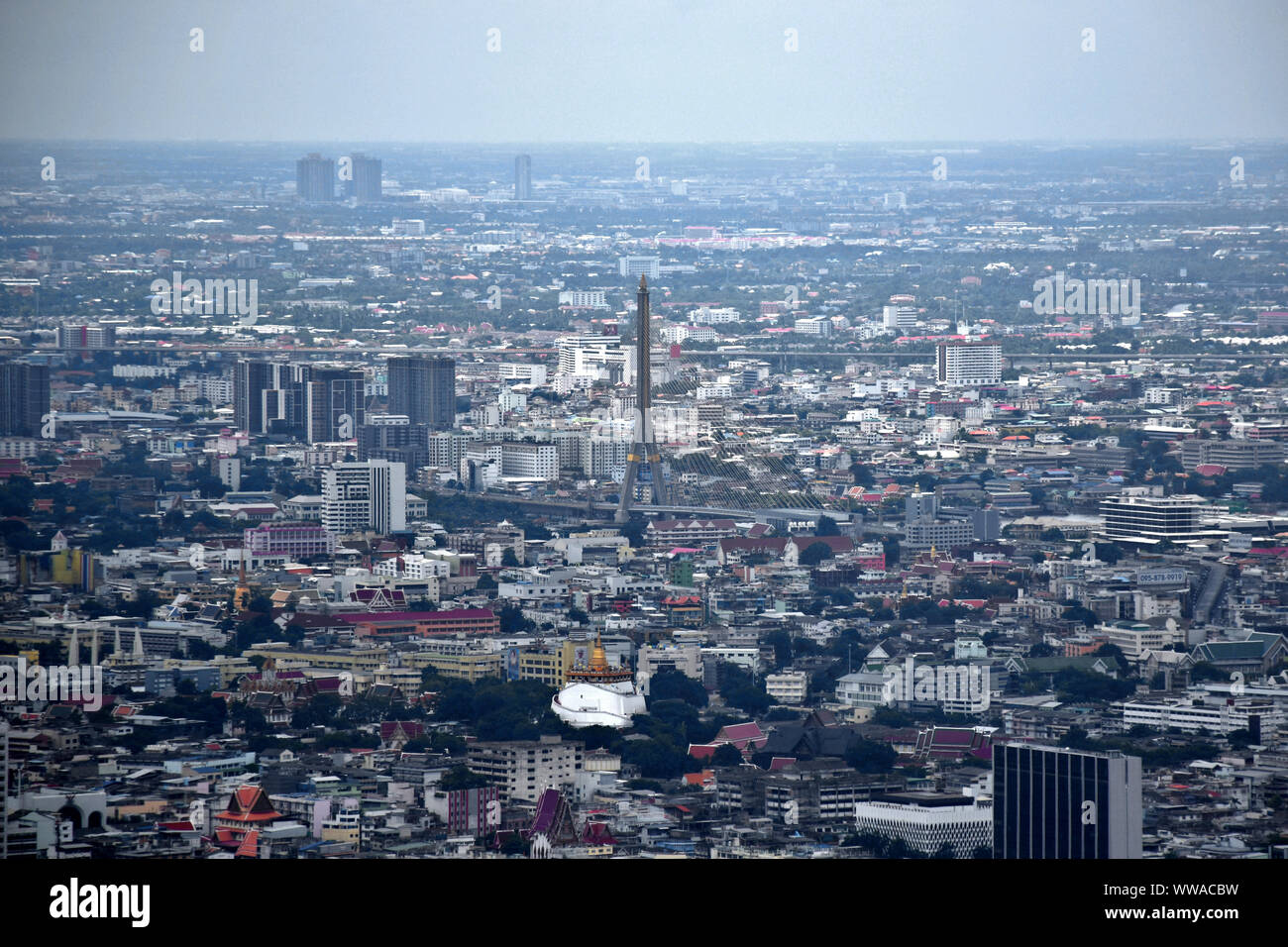 Skyscraper above clouds hi-res stock photography and images - Alamy